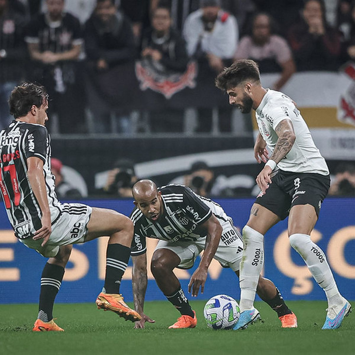Corinthians volta a jogar bem, vence Atlético-MG e se classifica nos ...